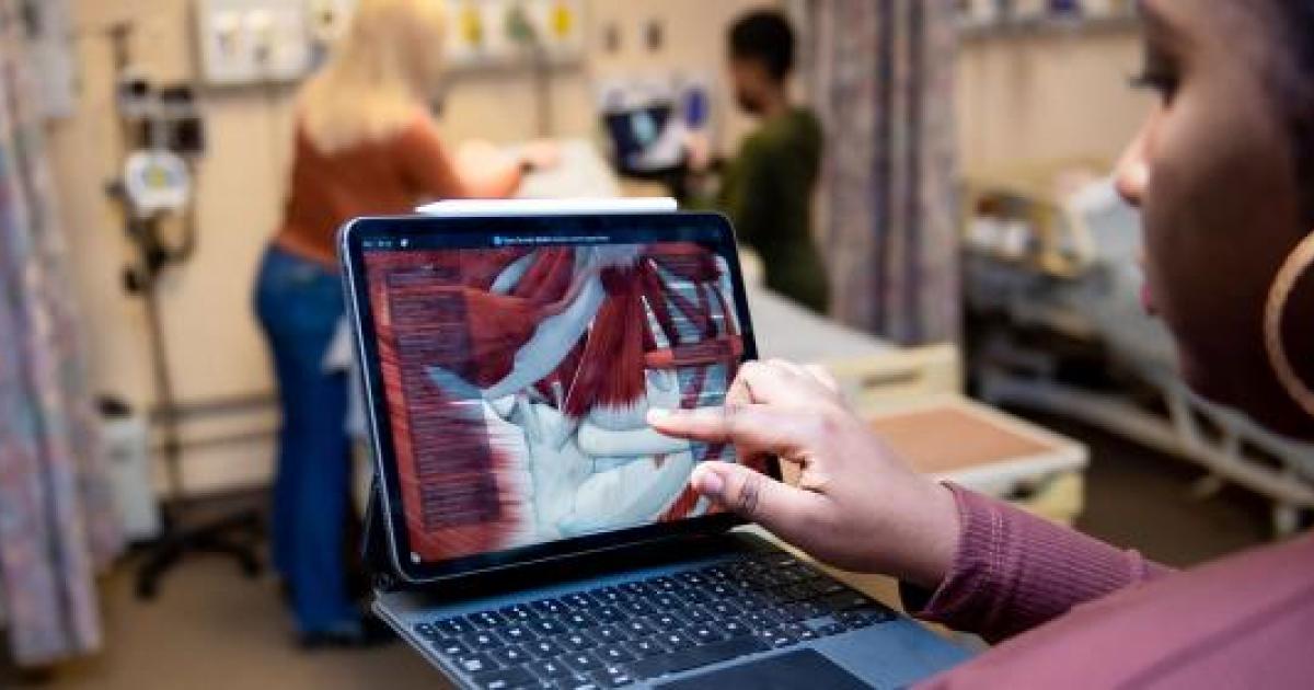 Complimentary iPads a Game Changer for Nursing Students | AdventHealth ...